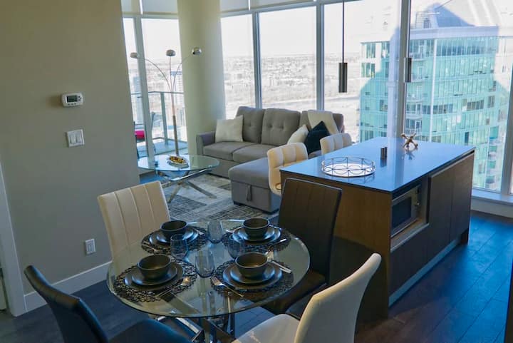 Luxurious Condo | 35th Floor | Underground Parking - Calgary