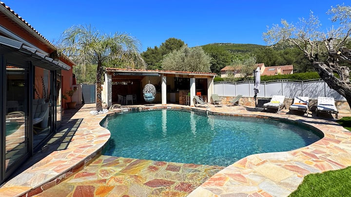 Villa 5* Près Toulon, Accueil Présentiel, Piscine - Toulon