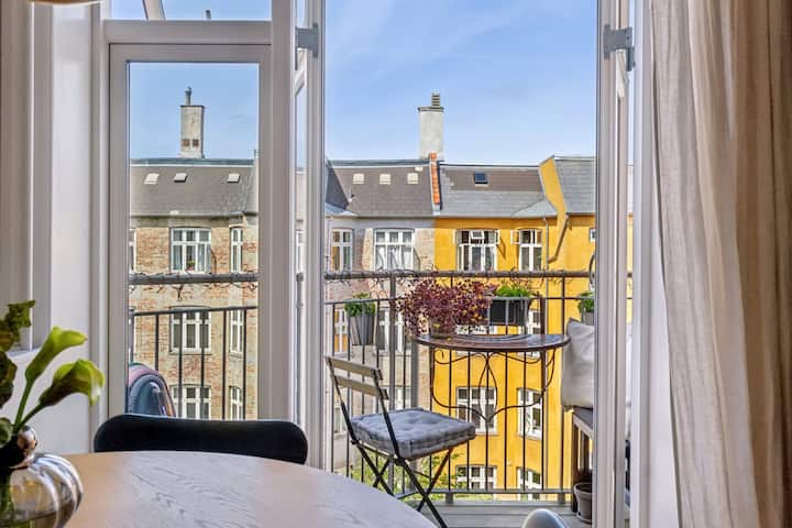 Central, Charming Apartment With Balcony And Bikes - Copenhagen