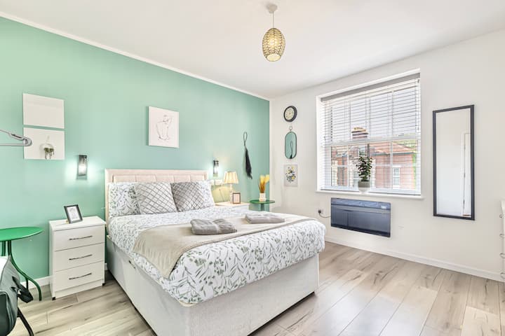 Large 1 Bed Flats Southsea Sleeps 3 | Free Parking - Portsmouth