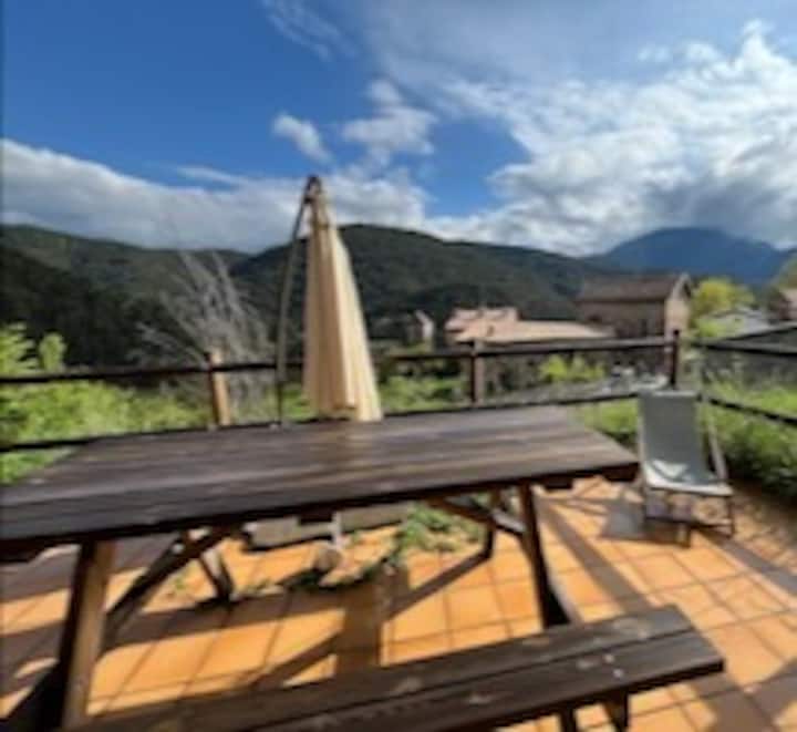 Maison Dans Un Petit Villages Des Pyrénées - Benasque