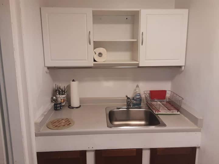 Functional 2 Bdrm Suite Close To Uvic - Saanich