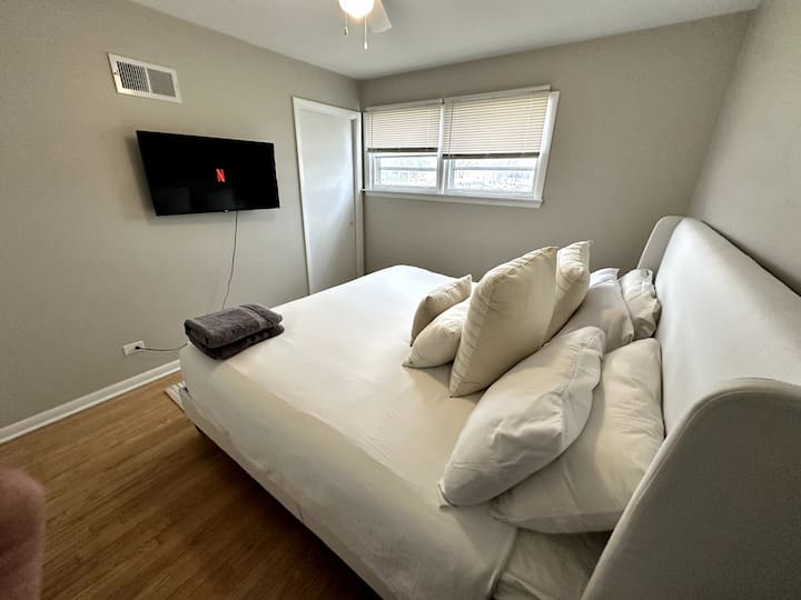 Fully Renovated 4 Luxury Bed | Evanston - 埃文斯頓