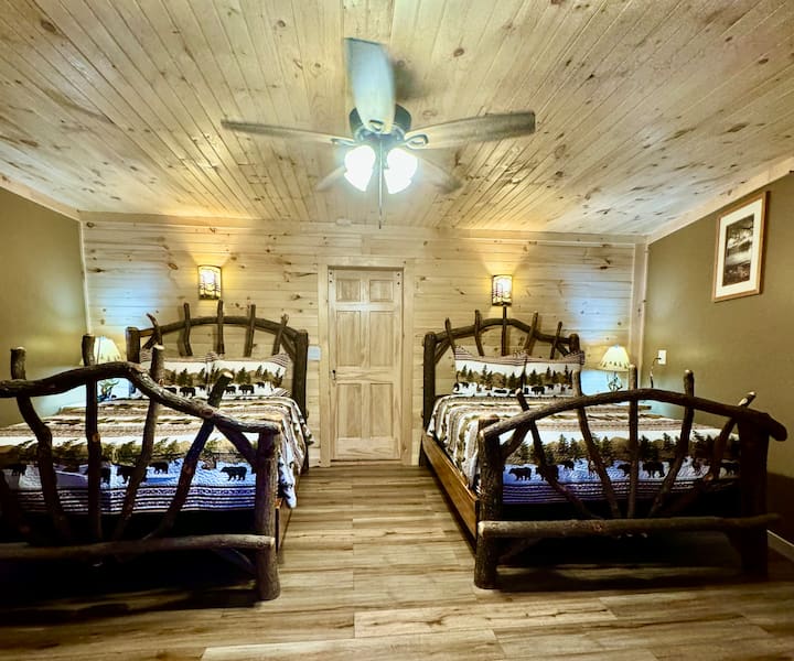 Adirondack Escape: Kitchen-pool-washer/dryer - Lake George