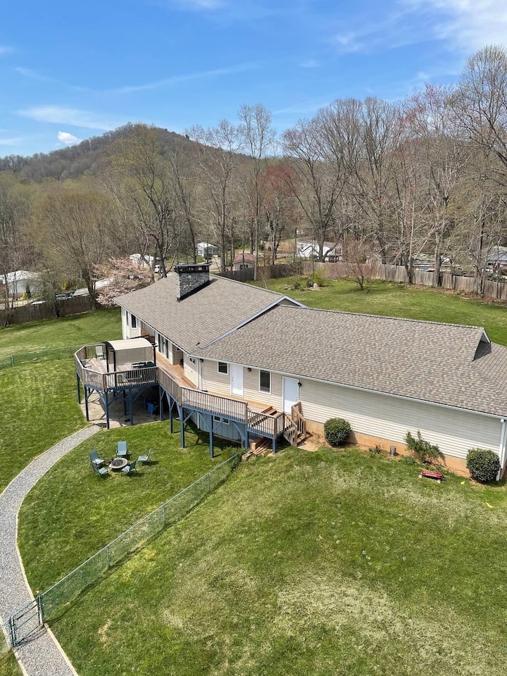 550) Massive 4 Bedroom Home/sleeps 19 - 阿什維爾