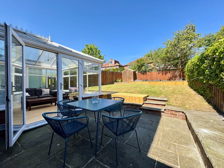 Whitley Family Retreat,  Fabulous Extended Home - South Shields
