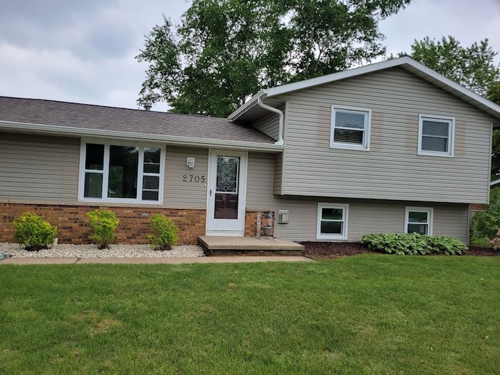 Cozy Split-level Near Lambeau - Green Bay, WI