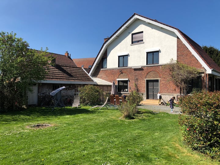 Grande Maison Au Calme, En Retrait Des Regards. - Dour