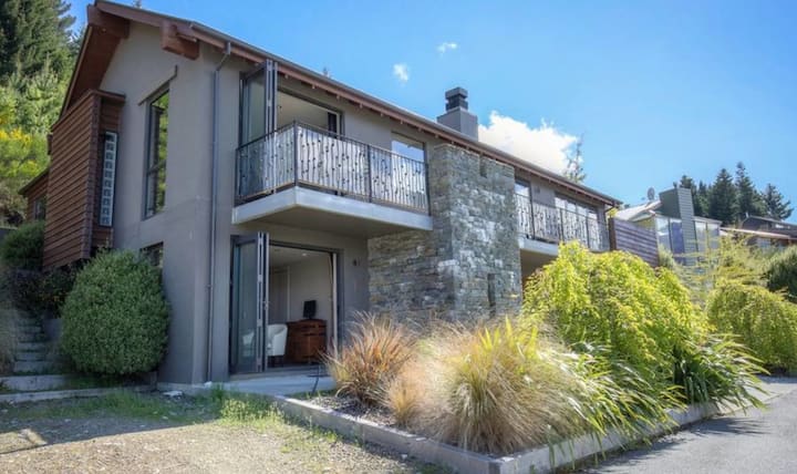 Modern Queenstown Hill Hideaway For Two - 皇后鎮