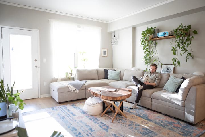 Sunny Designer’s 2br Loft By The Park - United States