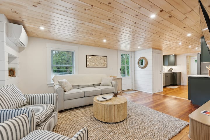 Walk To Dock Square/1.2 To Goochs -Pine Tree Place - Kennebunk, ME