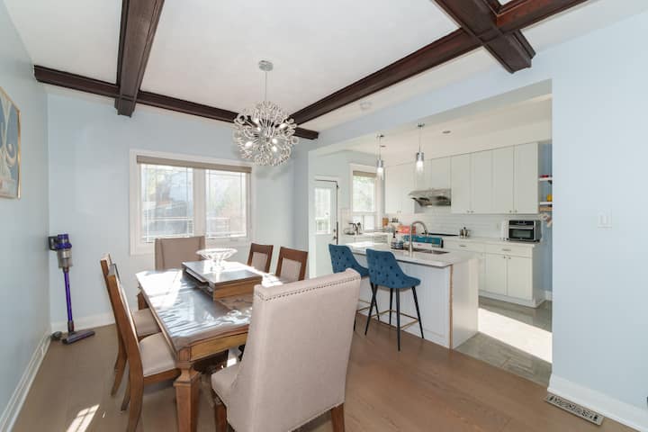 Charming Home | 3bed | High Park | Parking - Mississauga