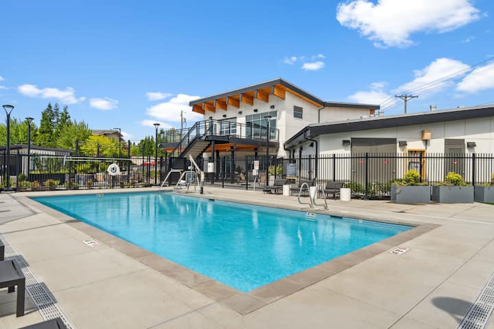 Pool| Gym|near Downtown| Parking - Tacoma, WA