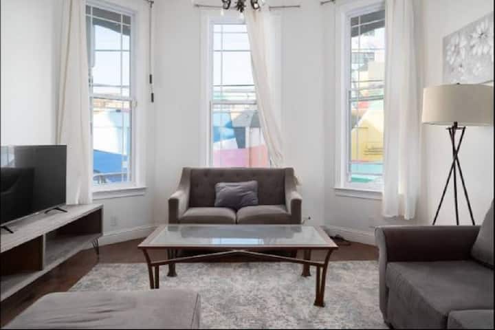 Spacious Victorian Home + Sleeps 16 + Mins To Sf - San Leandro, CA