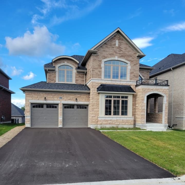 Luxury Modern Home | Close To Lake | Fenced Yard - Innisfil