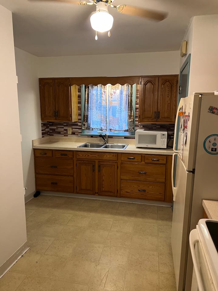 Comfortable House Away From Home - Cleveland, OH