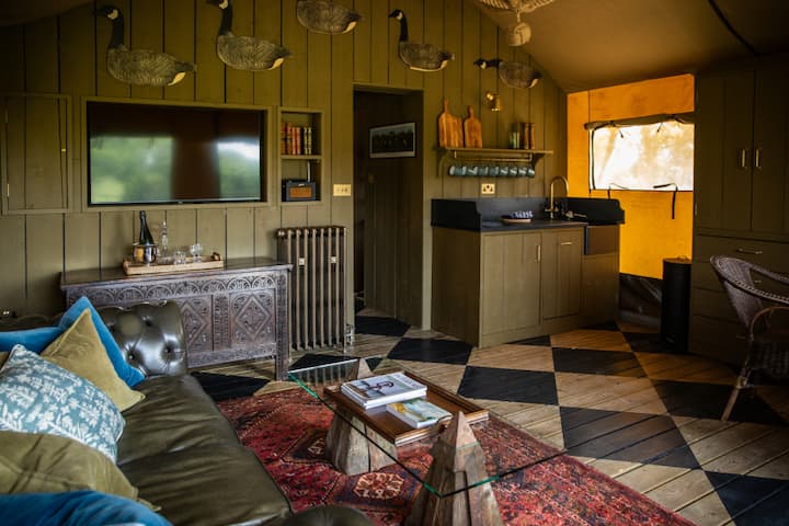 2 Bedroom Safari Lodge Hot Tub "Buzzard" - Gloucestershire