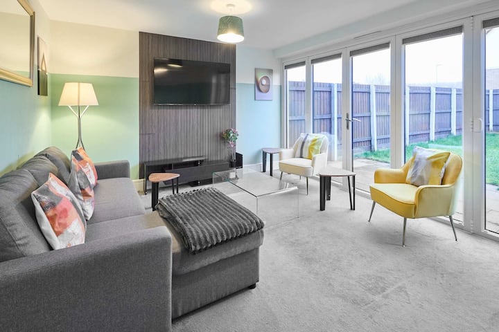 Modern Home With Garden, Corby - Rutland