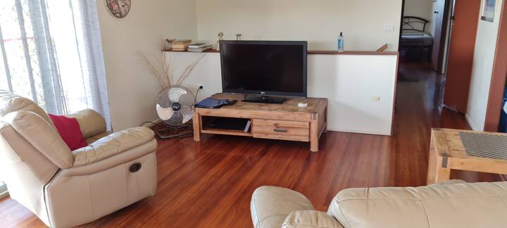 5 Bedrooms/suits Work Crews/gladstone - Gladstone