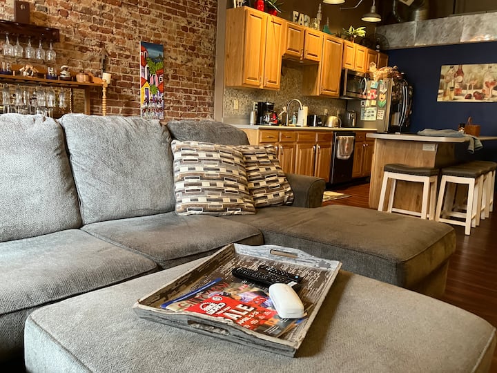 Loft 210: Your Urban Retreat - 디모인
