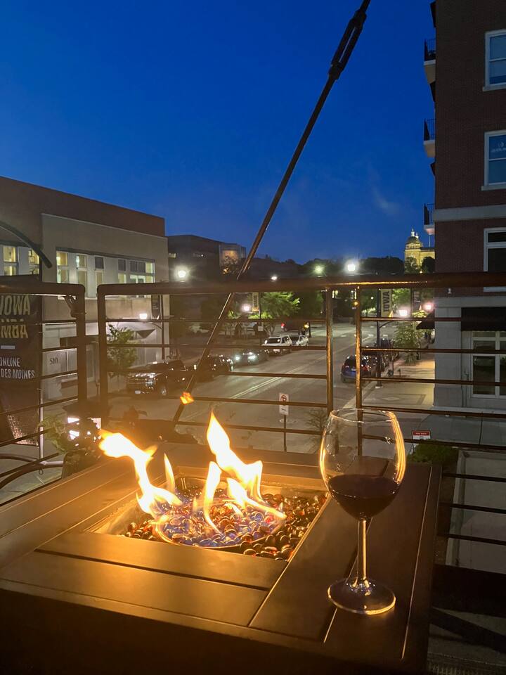 Loft 210: Your Urban Retreat - Des Moines, IA