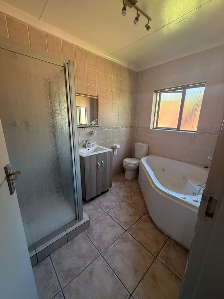 Experience Luxury And Comfort - Rustenburg