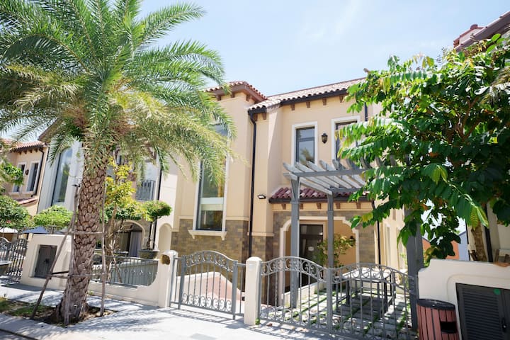 Villa 3pn View ĐồI Gần Biển Thích Hợp Nghỉ Dưỡng - Bình Châu