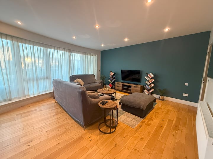 Penthouse Near Dundrum Centre W/ Mountain View - Dublin