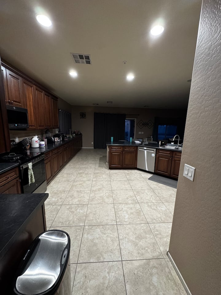 Short Or Long Term Room. - Avondale, AZ