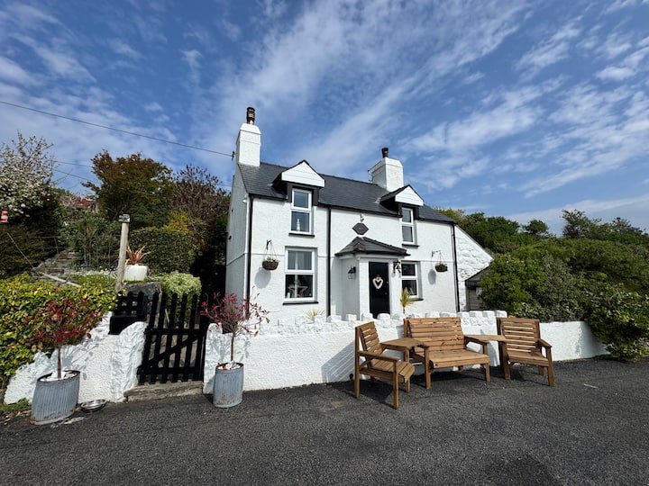 Traditional Welsh Stone Cottage - Pwllheli