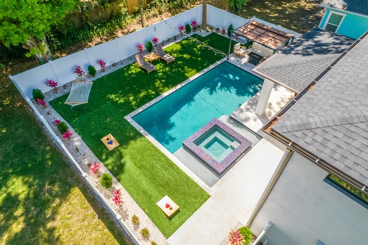 New-lux Tpa Home W/pool/spa & Game Room-sleeps 16 - Tampa, FL