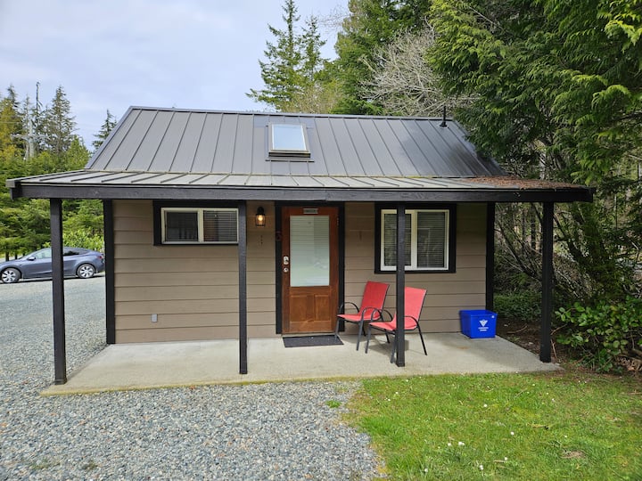 Cozy Rainforest Cottage For 2 |Steps To Wild Coast - Port Renfrew