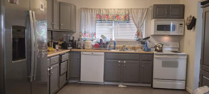 Lake View Sun Deck
Great Value And Comfort - Klamath Falls, OR