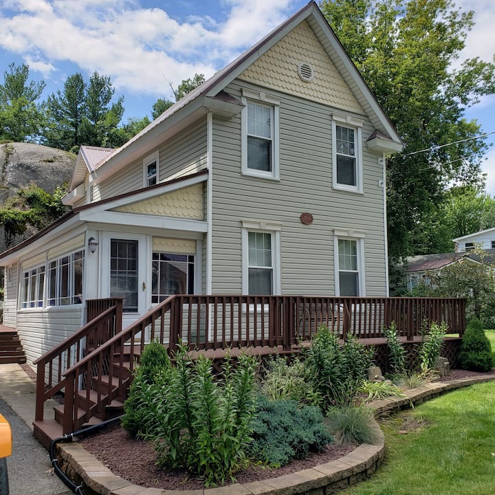 A Bay Rock House Rental - Alexandria Bay, NY