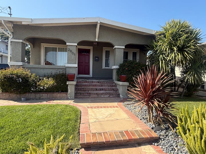 The Cozy Abode - Oakland, CA