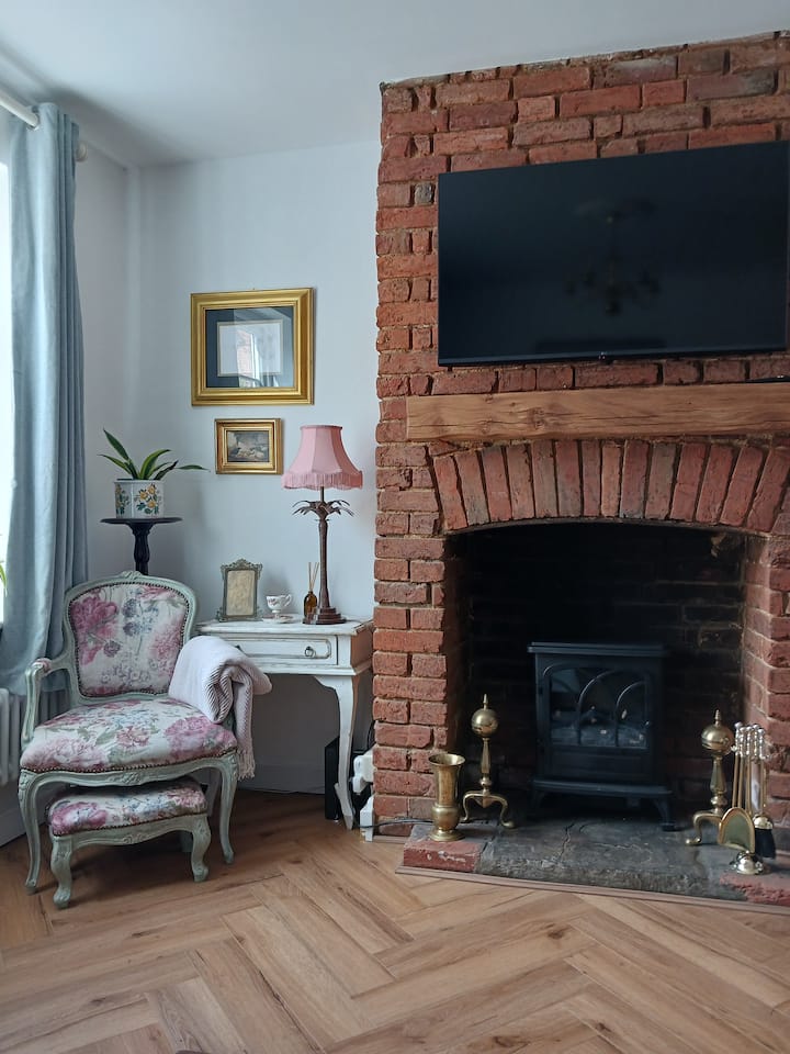 Charming, Cosy Cottage In Welwyn Village - University of Hertfordshire