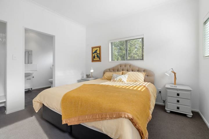 Tararua Dark-sky Retreat (Sleep-out) - Masterton