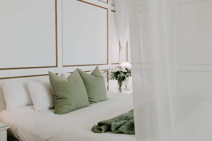 West Wing Suite - Warwick