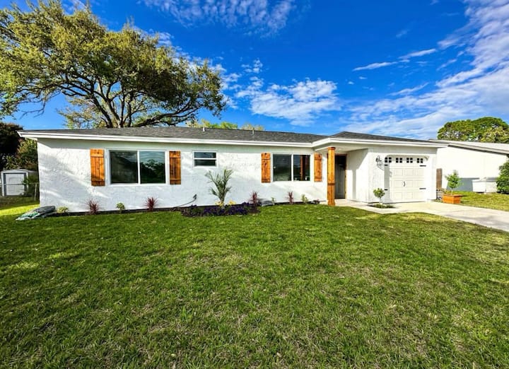The Cozy Retreat - Palm Bay