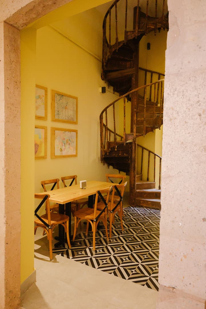 ¡Espacio De Litera Cómoda, Wifi Y Restaurante! - León