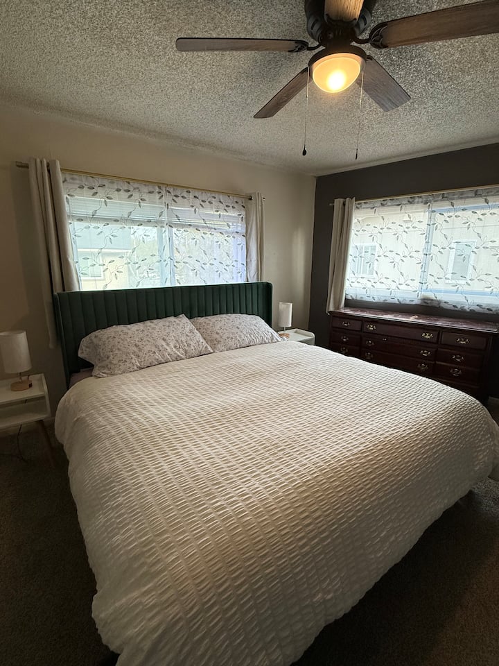 Spacious Home & Private Yard - Great Location - Anchorage, AK