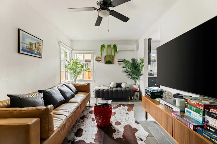 La's Best: Your Modern Casita - Skid Row - Los Angeles