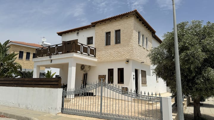 Charming Villa By The Beach - Larnaka