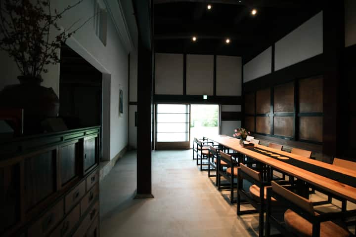 The Mindful Base.
Heritage Retreat By The Sea. - Oda