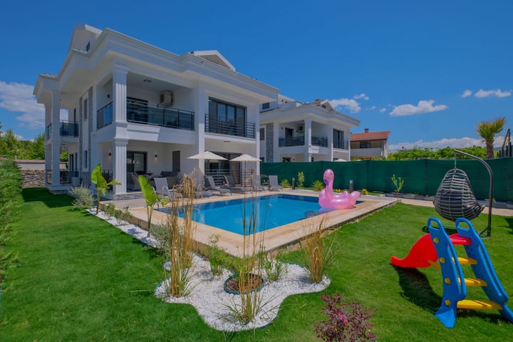 Geniş Bahçeli 9 Kişilik Modern Villa 48-2170 - Fethiye