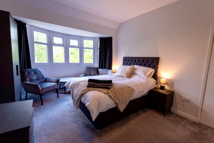 Double Room In Brand New 5 Bed Home + Wifi & Tv - Solihull
