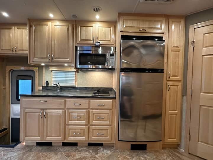 Great White Whale Rv Experience! - Hot Springs, SD