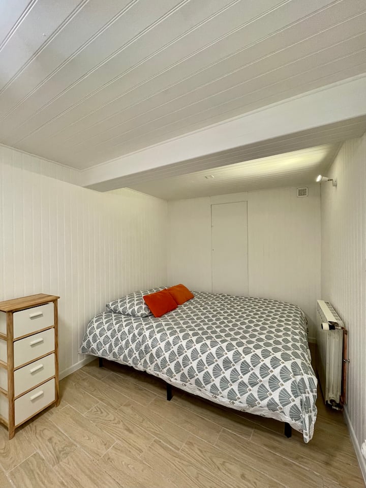 Chambre Dans Une Maison De Ville - Foix