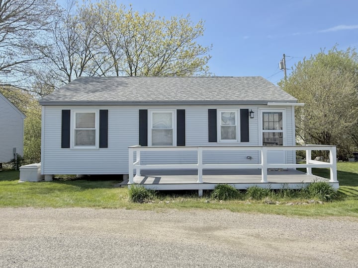 Walk To 2 Beaches & Restaurants With Outdoor Pool - York