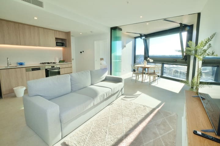 Cbd/city Center 2br High-rise Apt+parking&gympool - Nedlands